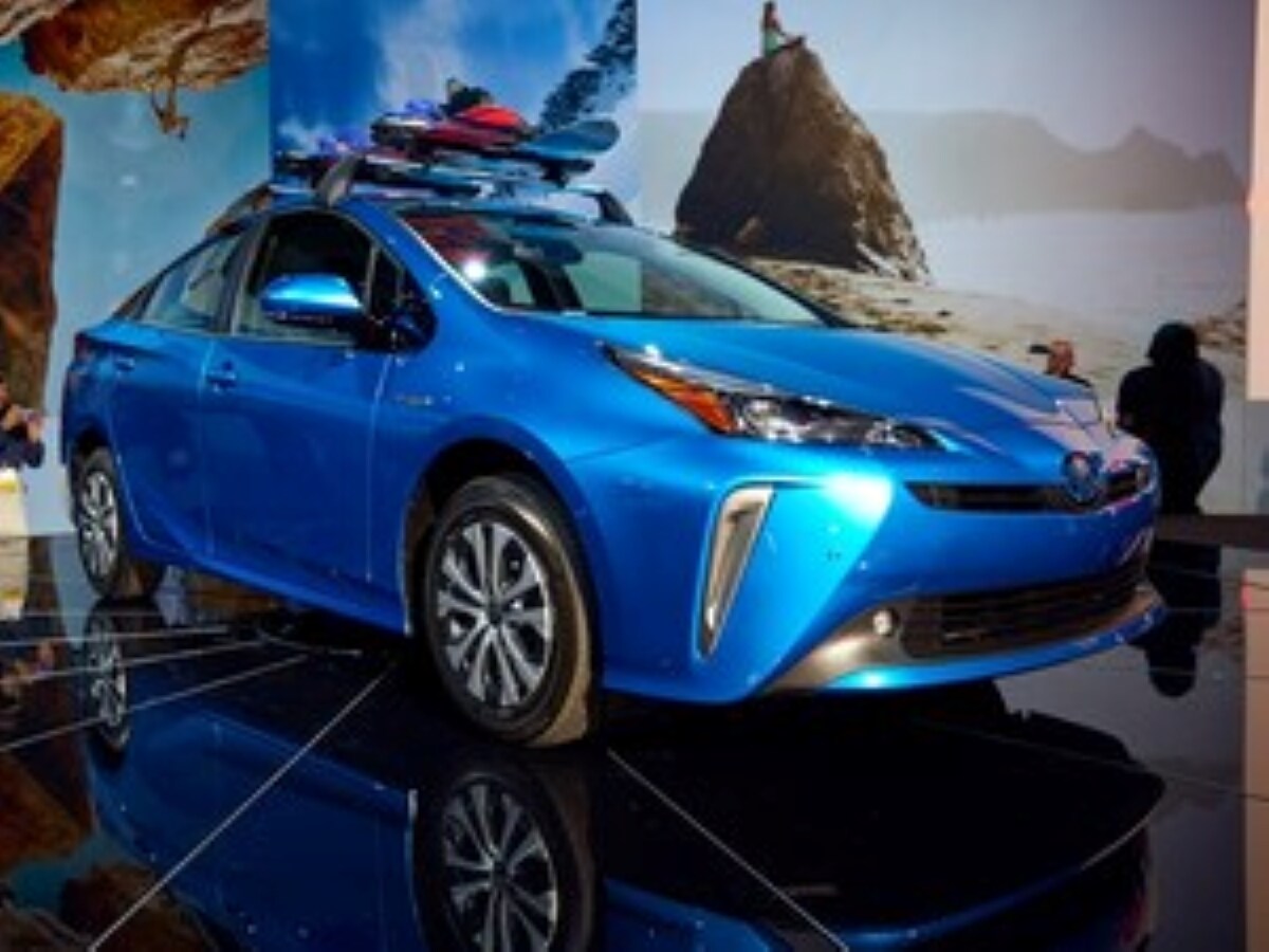 2019 Toyota Prius First Look - Kelley Blue Book