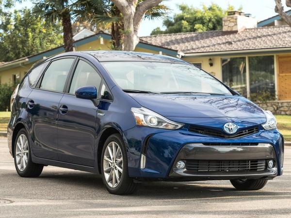 IIHS study finds headlight performance lags - Kelley Blue Book