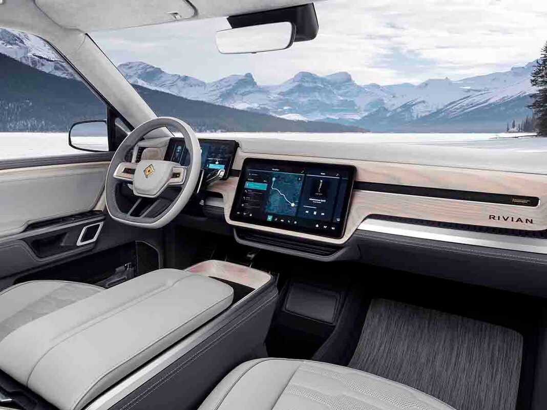 GMC Hummer SUV EV vs. Rivian R1S Comparison - Kelley Blue Book