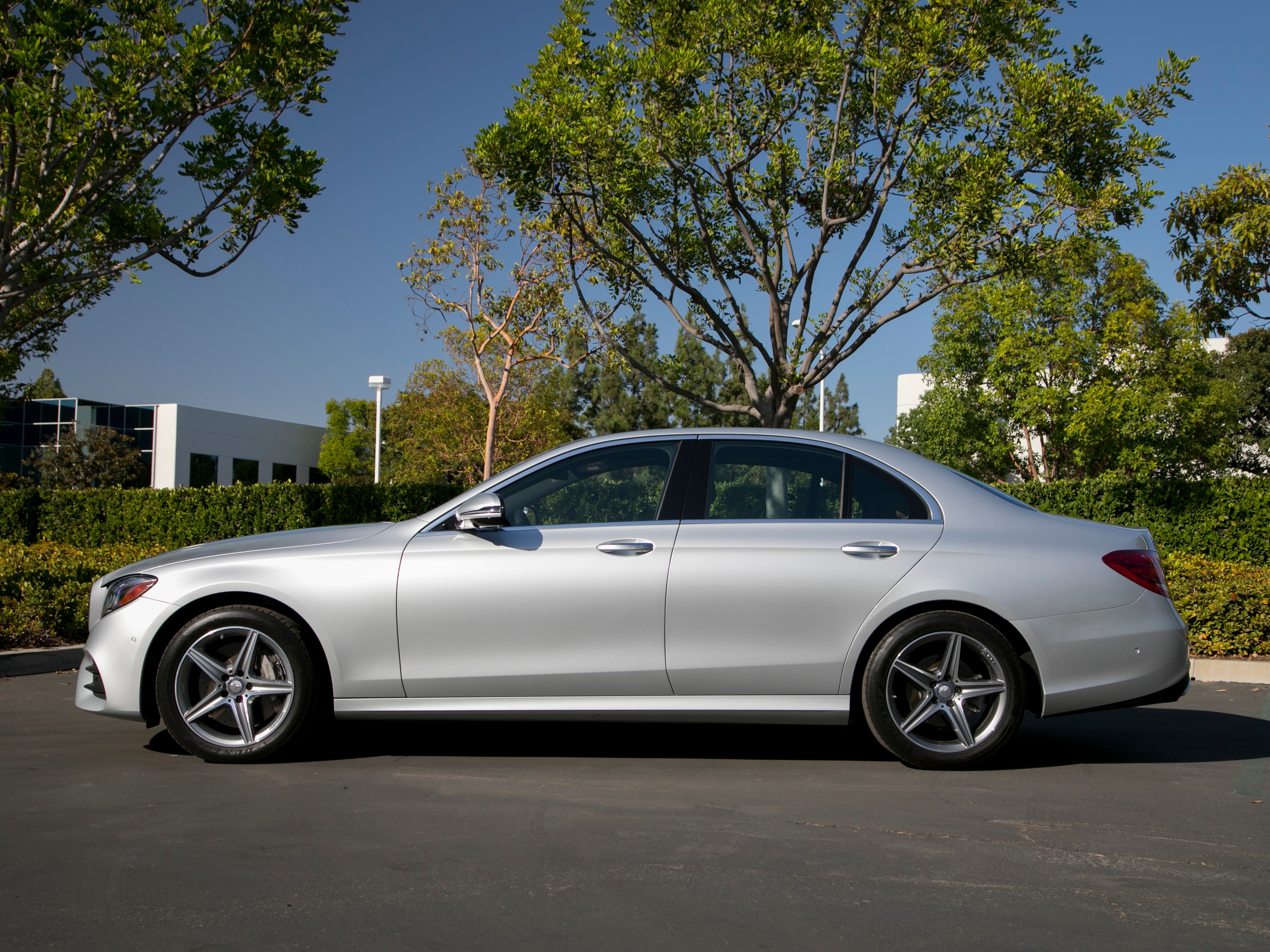 Luxury Cars: Midsize Segment - Kelley Blue Book