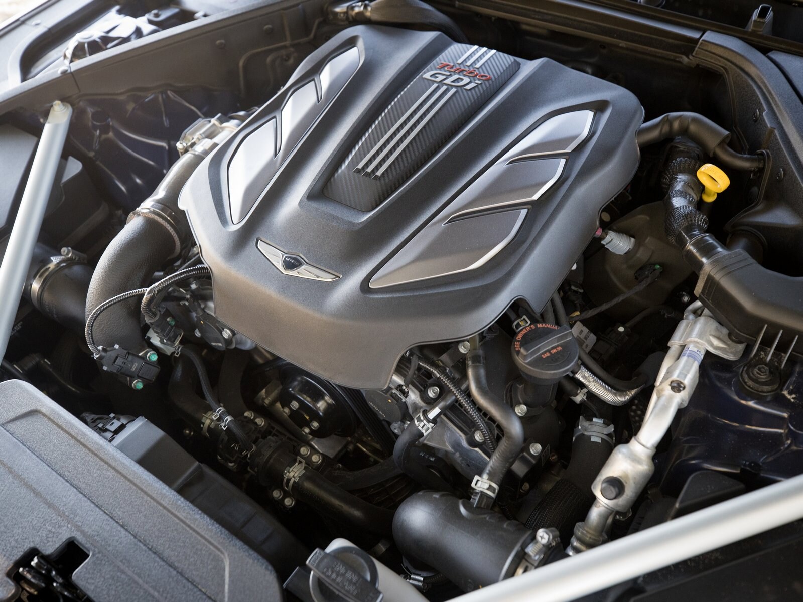 Let's Take a Look Inside the 2022 Genesis G90 - Kelley Blue Book