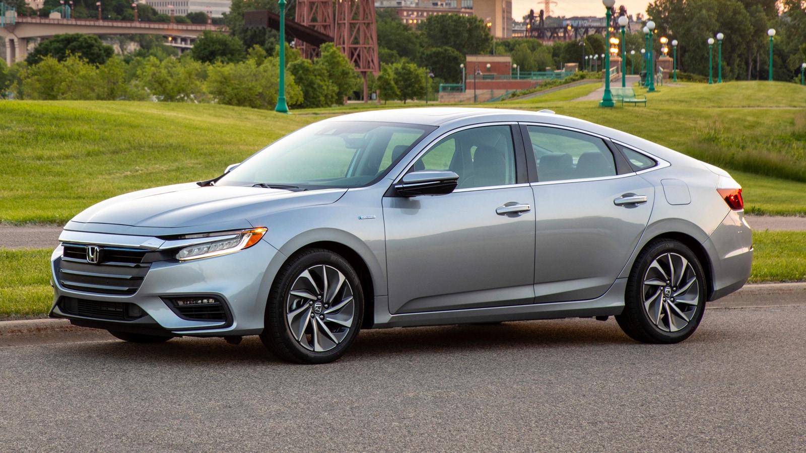 Honda Insight vs.Toyota Prius Comparison - Kelley Blue Book