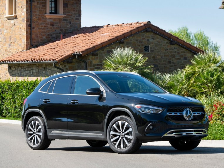 10 Best Luxury Cars Under $35,000 | Kelley Blue Book