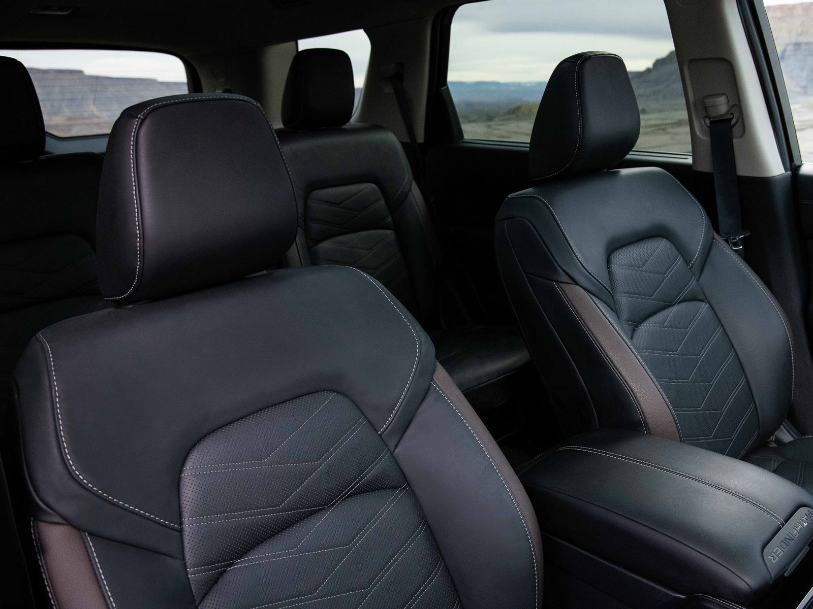 Let's Take a Look Inside the 2022 Nissan Pathfinder - Kelley Blue Book