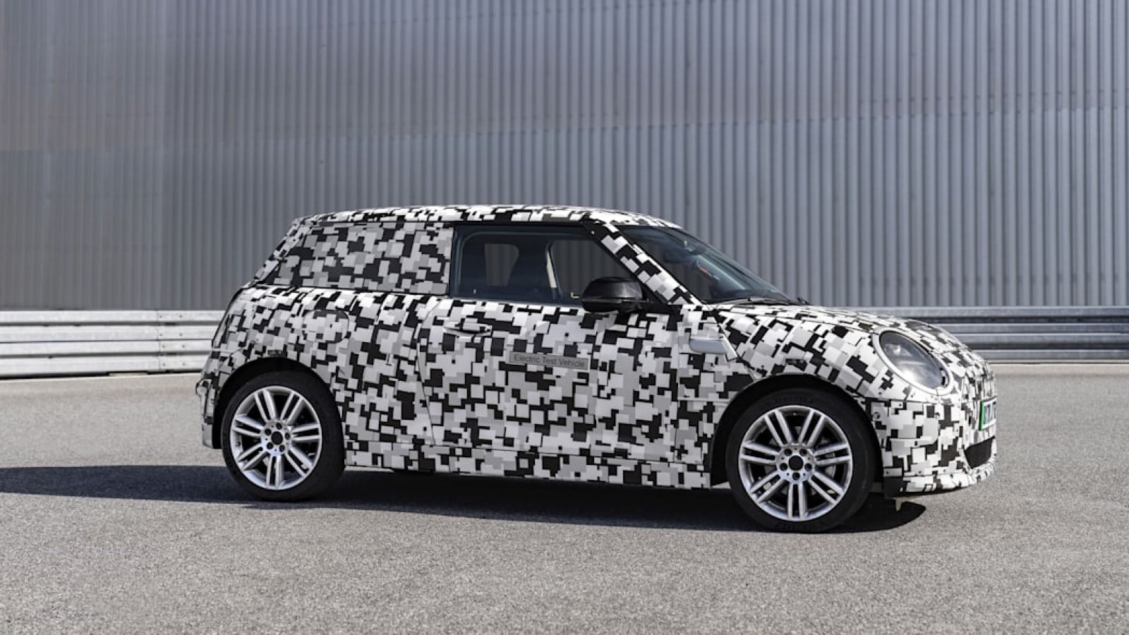 Mini Shows Off New Look in Camouflage - Kelley Blue Book