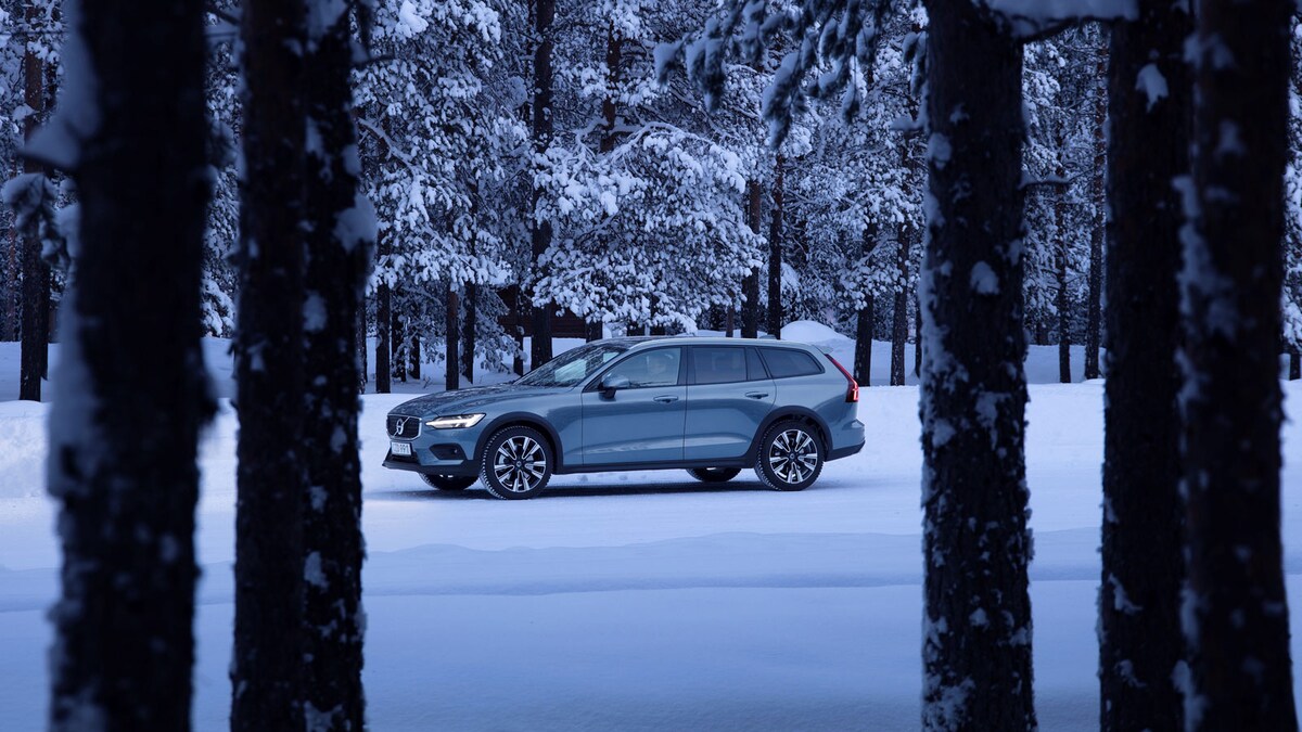 AWD vs. 4WD: Which Is Better? - Kelley Blue Book