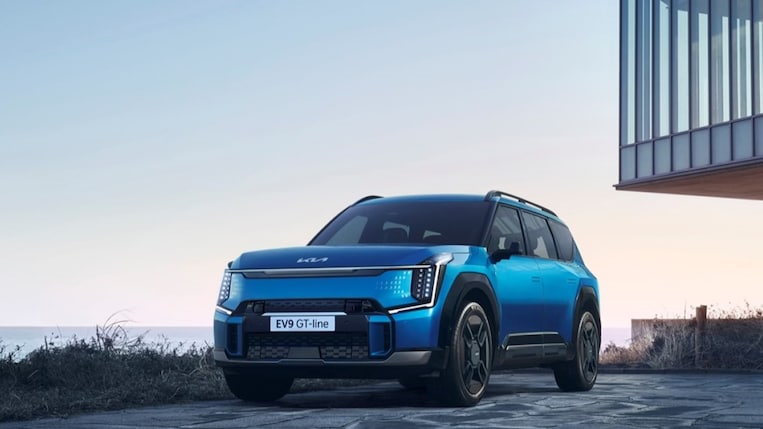 Electric Cars, Hybrids, and Plug-in Hybrids Explained - Kelley Blue Book