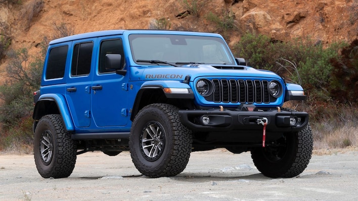 2025 Ford Bronco vs. 2025 Jeep Wrangler Comparison - Kelley Blue Book