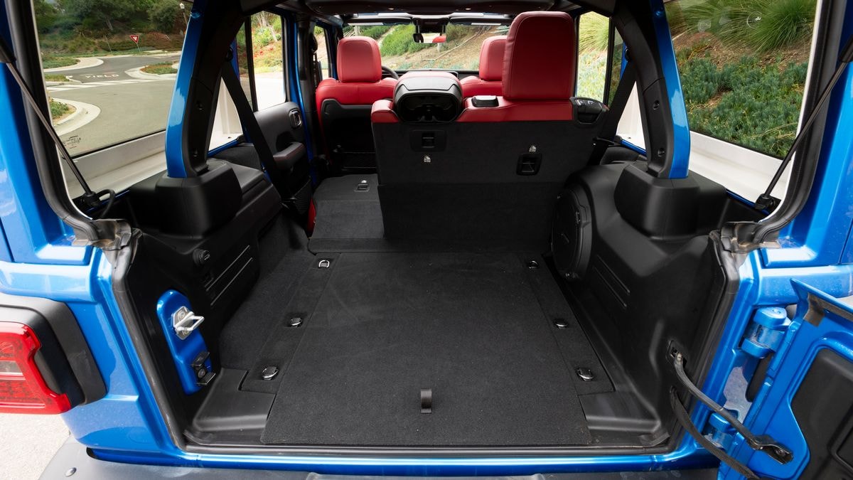 Let's Take a Look Inside the 2024 Jeep Wrangler - Kelley Blue Book