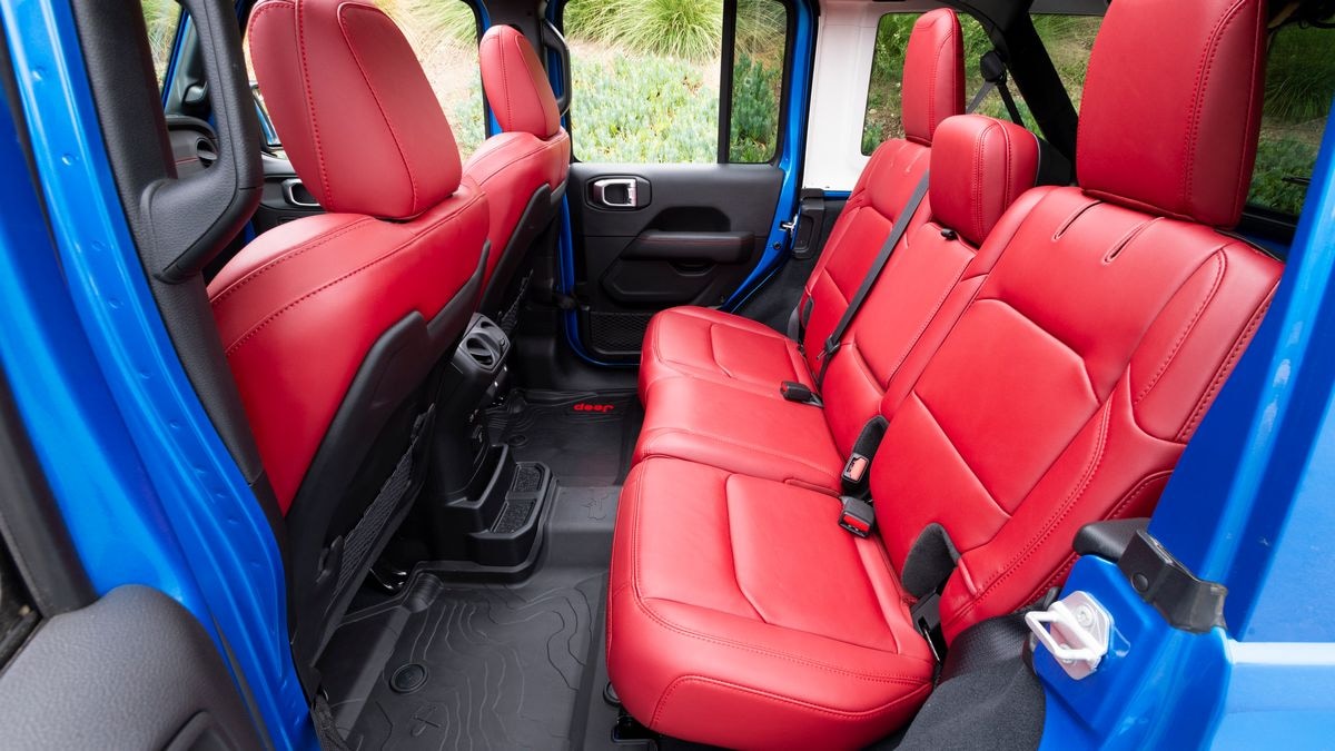 Let's Take a Look Inside the 2024 Jeep Wrangler - Kelley Blue Book