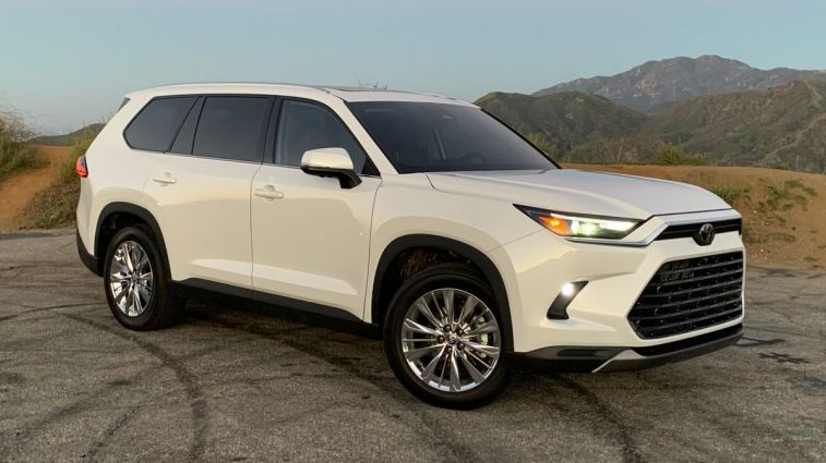 Best 8 Seater SUVs - 21 SUVs to Choose From - Kelley Blue Book