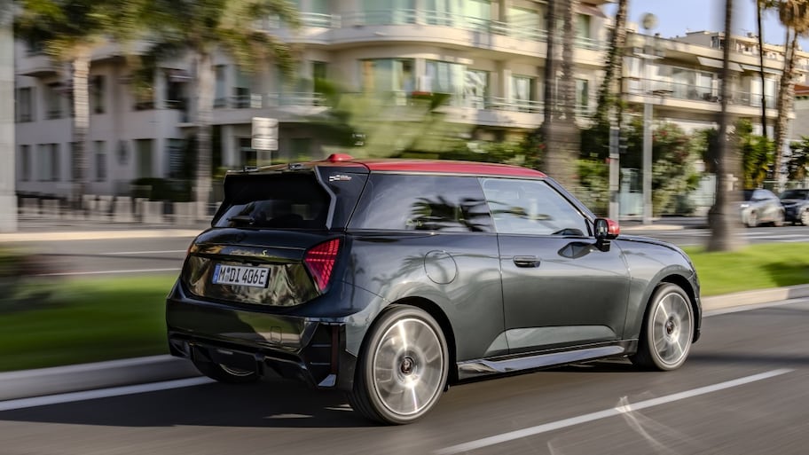 2025 Mini Cooper SE JCW Gets No Performance Upgrades - Kelley Blue Book