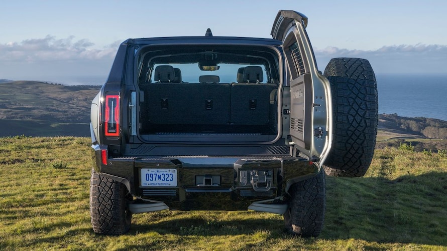 Let's Take a Look Inside the 2024 GMC Hummer EV SUV - Kelley Blue Book