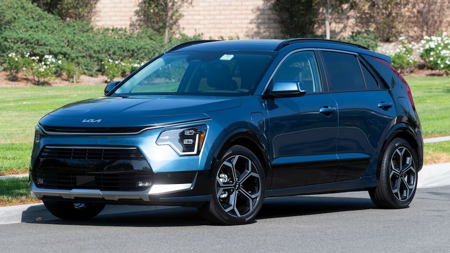 2024 Kia Niro PHEV vs. 2024 Ford Escape PHEV Comparison - Kelley Blue Book