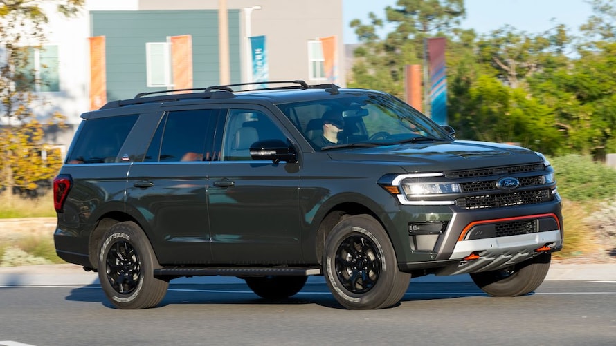 2024 Ford Expedition vs. 2024 Nissan Armada Comparison - Kelley Blue Book