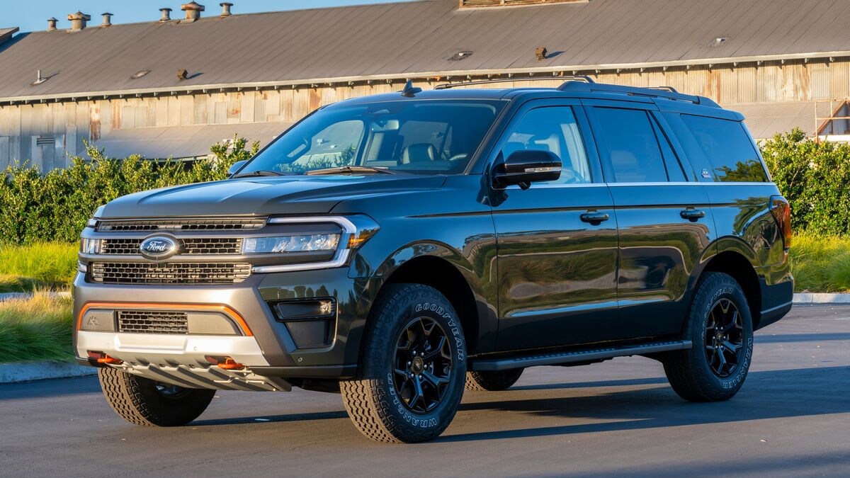 2024 Ford Expedition vs. 2024 Toyota Sequoia Comparison - Kelley Blue Book