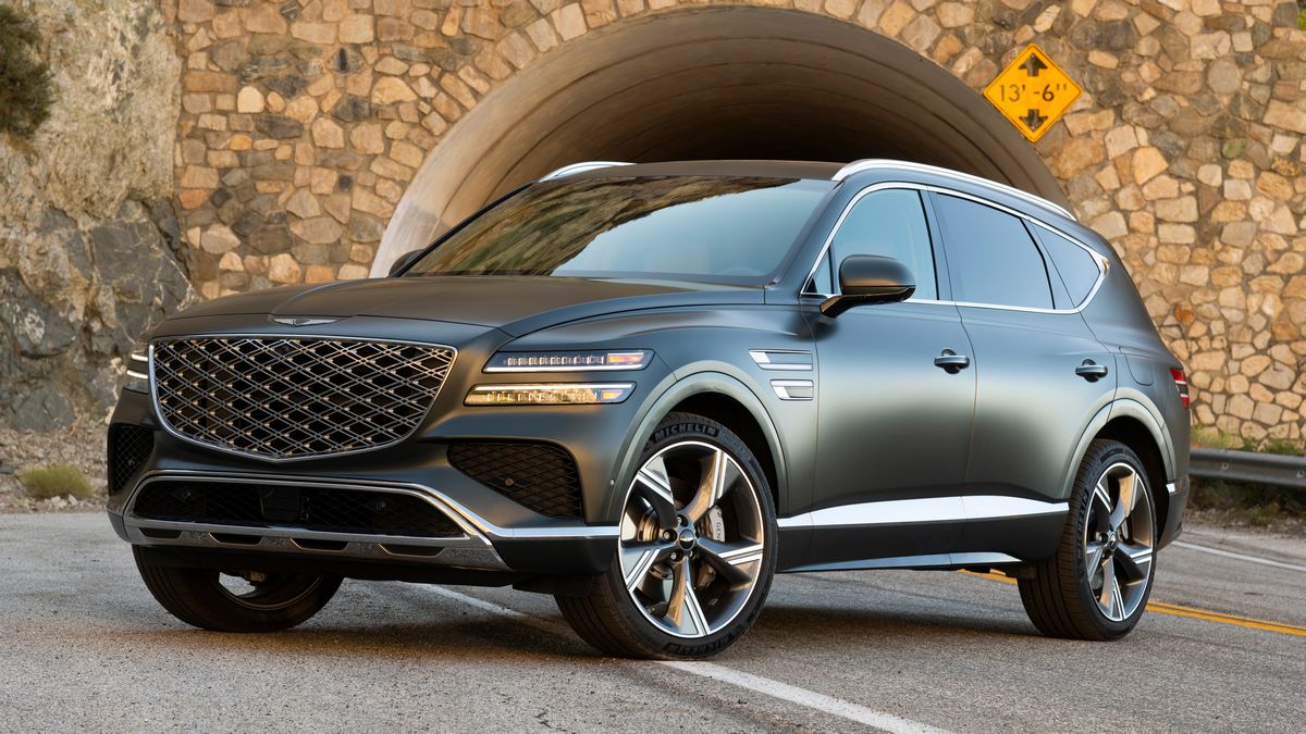 2025 Genesis GV80 vs. 2025 Audi Q7 Comparison - Kelley Blue Book
