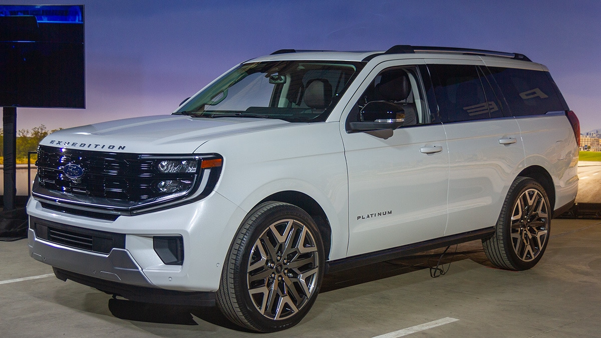 2025 Ford Expedition vs. 2025 Toyota Sequoia Comparison - Kelley Blue Book