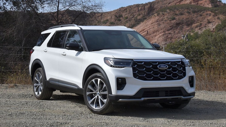 2025 Ford Explorer vs. 2025 Nissan Pathfinder Comparison - Kelley Blue Book