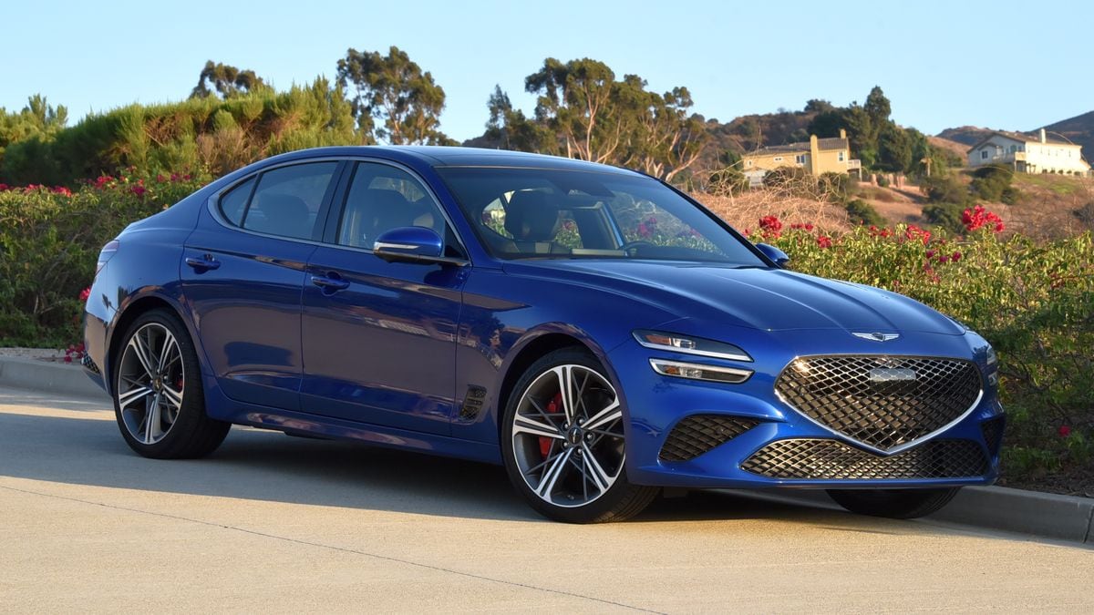2025 Genesis G70 vs. 2025 BMW 3 Series Comparison - Kelley Blue Book