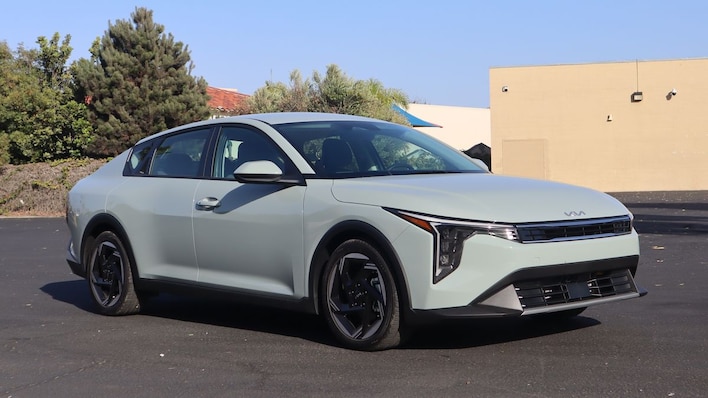 2025 Kia K4 vs. 2025 Nissan Sentra Comparison - Kelley Blue Book