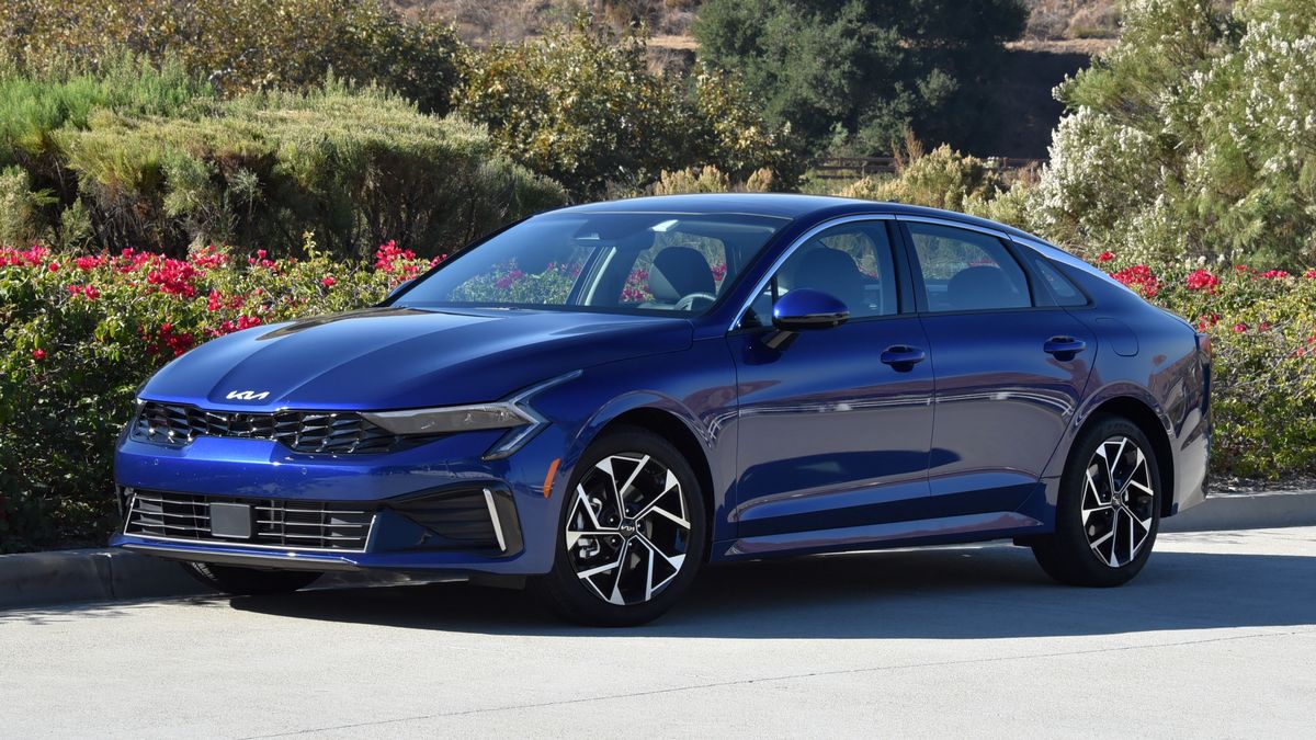 2025 Kia K5 vs. 2025 Chevrolet Malibu Comparison - Kelley Blue Book