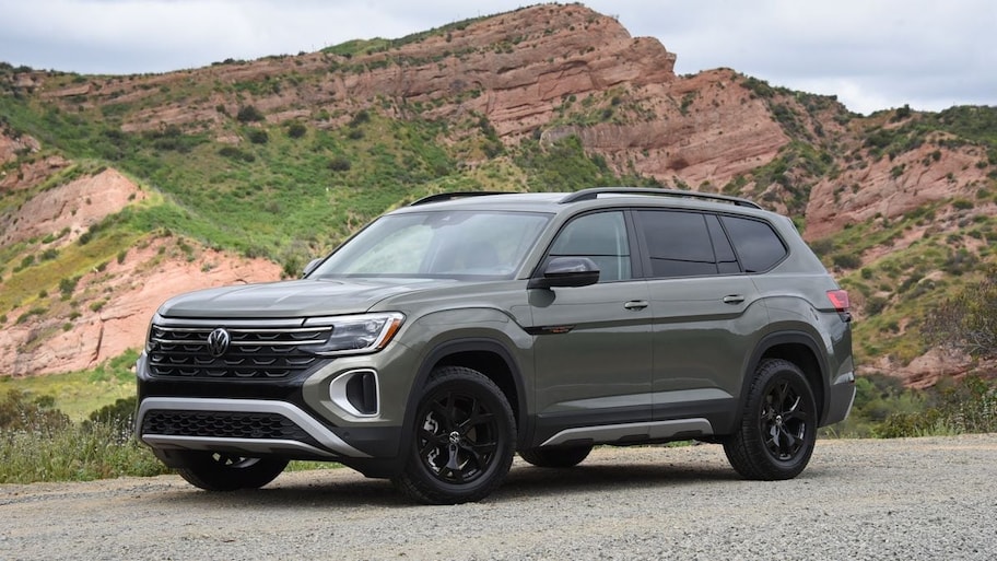 2025 Ford Explorer vs. 2025 Volkswagen Atlas Comparison - Eidez.com