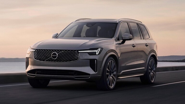 2025 Volvo XC90 T8 AWD Plug-in Hybrid vs. 2025 BMW X5 xDrive50e Comparison - Kelley Blue Book