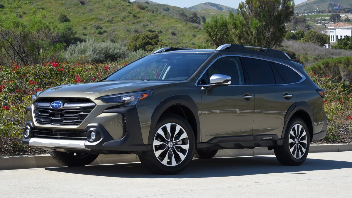 2025 Subaru Outback vs. 2025 Honda CR-V Comparison - Kelley Blue Book