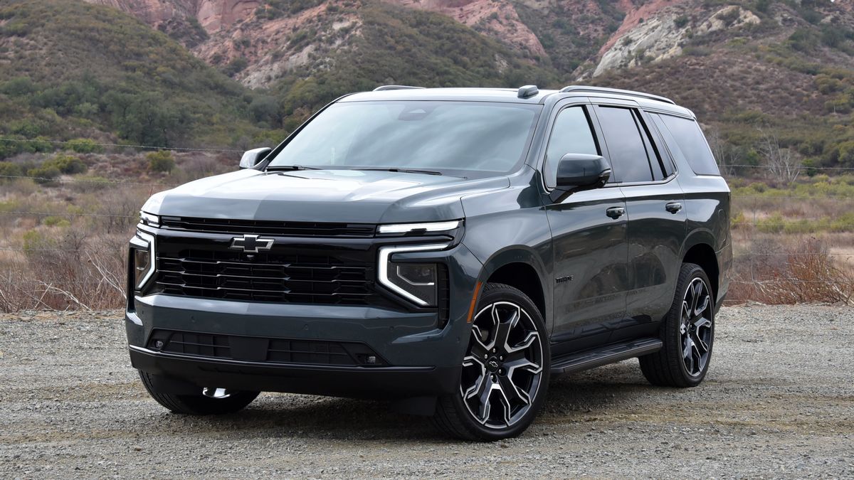 2026 Chevrolet Tahoe vs. 2026 Ford Expedition Comparison - Kelley Blue Book