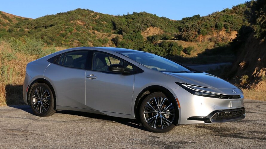 Prius MPG: A Solid Choice for a Hybrid - Kelley Blue Book